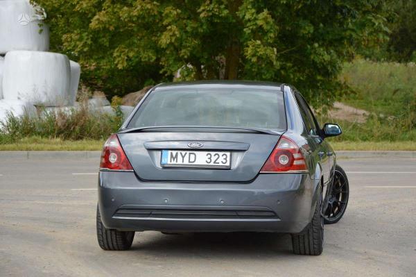 Ford Mondeo 2002 Viļņa vietnē Pelēks Ford Mondeo 2002 Viļņa, ar dzinēja tilpumu 2.00 L un nobraukumu 213 tūkst. km par 2900 €, foto 9 vietnē AUTOMOTO.COM.LV