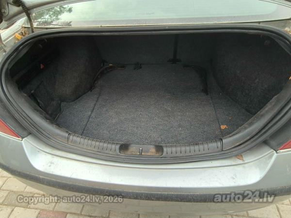 Pelēks Ford Mondeo 2006 Tartu, ar dzinēja tilpumu 1.80 L un nobraukumu 245 tūkst. km par 500 €, foto 6 vietnē AUTOMOTO.COM.LV