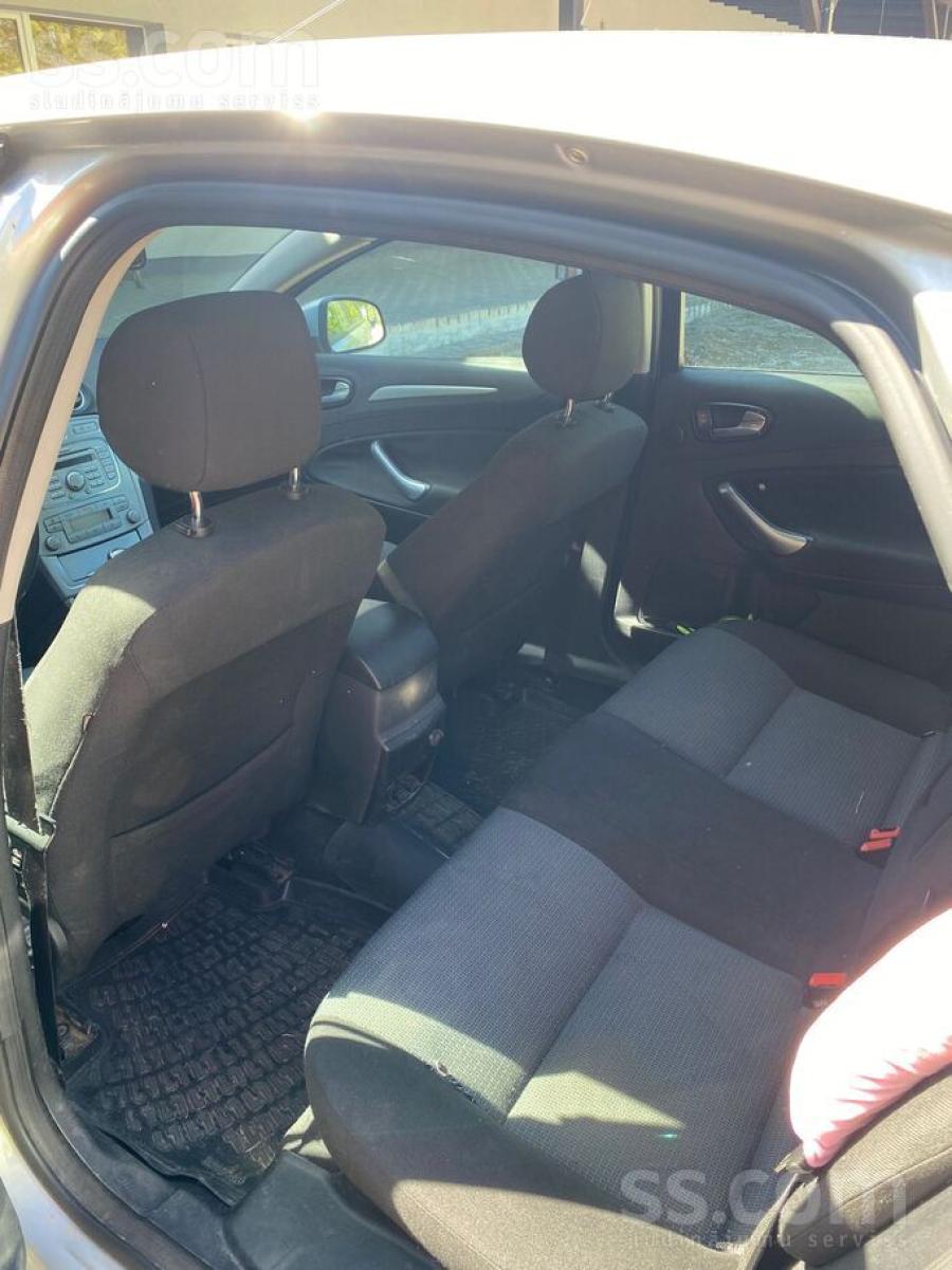 Pelēks Ford Mondeo 2007 Jelgava, ar dzinēja tilpumu 1.80 L un nobraukumu 266 tūkst. km par 2100 €, foto 6 vietnē AUTOMOTO.COM.LV