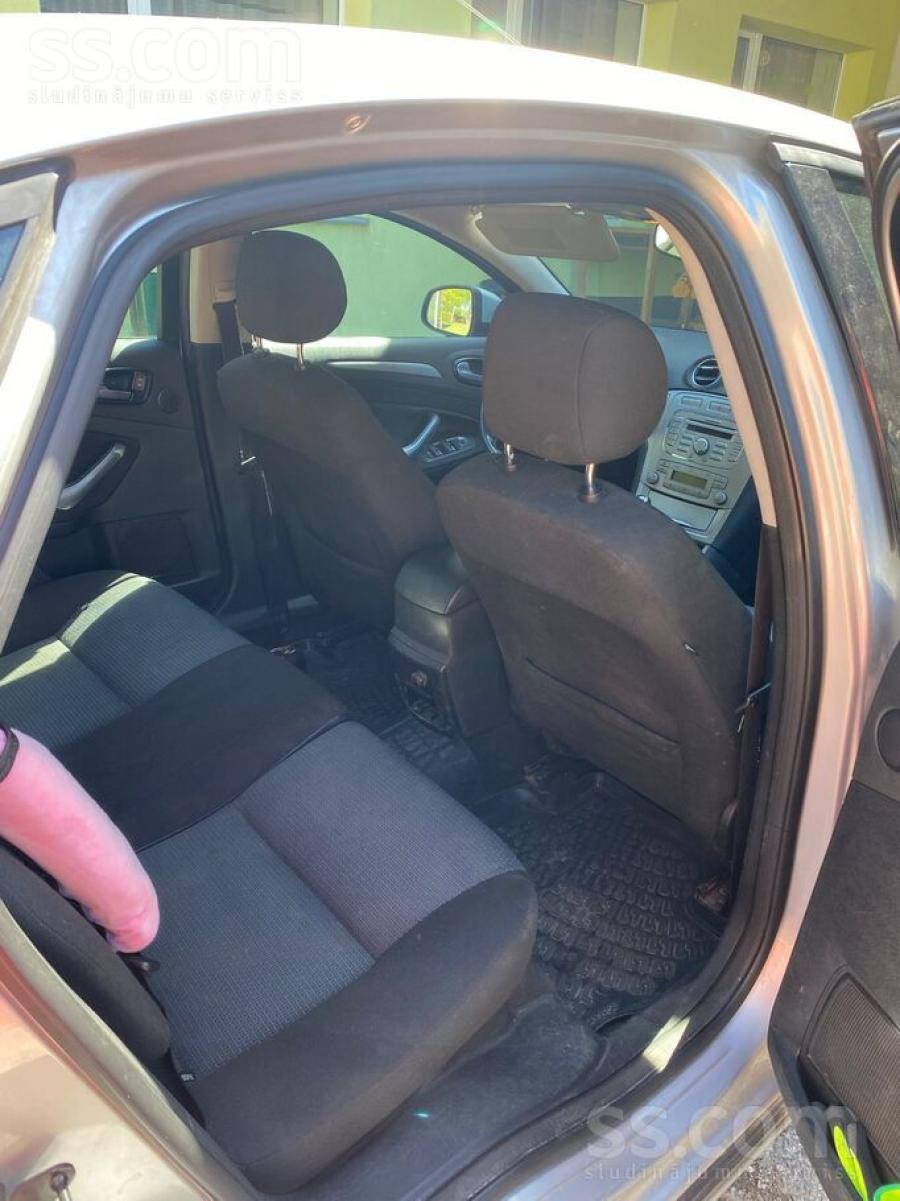 Pelēks Ford Mondeo 2007 Jelgava, ar dzinēja tilpumu 1.80 L un nobraukumu 266 tūkst. km par 2100 €, foto 7 vietnē AUTOMOTO.COM.LV