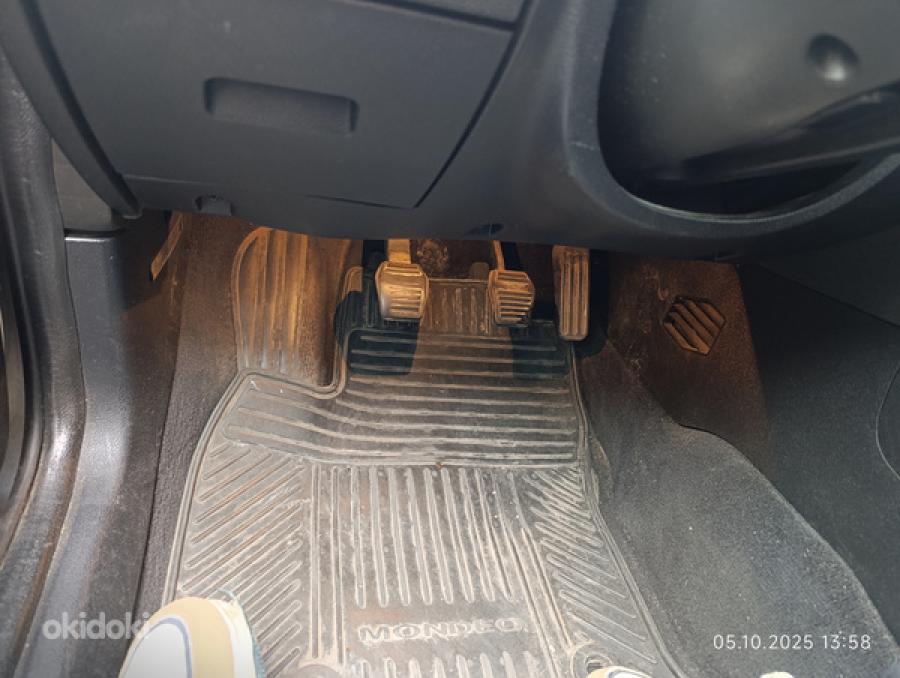 Pelēks Ford Mondeo 2007 Paide, ar dzinēja tilpumu 1.80 L un nobraukumu 328 tūkst. km par 1000 €, foto 13 vietnē AUTOMOTO.COM.LV