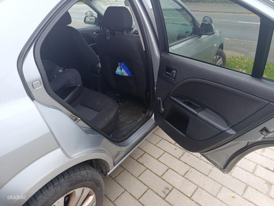 Pelēks Ford Mondeo 2007 Paide, ar dzinēja tilpumu 1.80 L un nobraukumu 328 tūkst. km par 1000 €, foto 20 vietnē AUTOMOTO.COM.LV