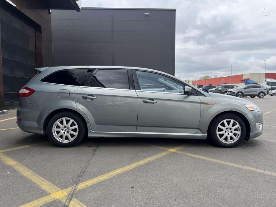 Pelēks Ford Mondeo 2008 Viļņa, ar dzinēja tilpumu 2.52 L un nobraukumu 296 tūkst. km par 3500 €, foto 4 vietnē AUTOMOTO.COM.LV