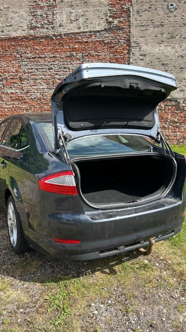 Grey Ford Mondeo 2008 in Liepaja, with an engine capacity of 1.80 L and mileage of 331 thousand km for 3250 €, photo 6 on AUTOMOTO.COM.LV