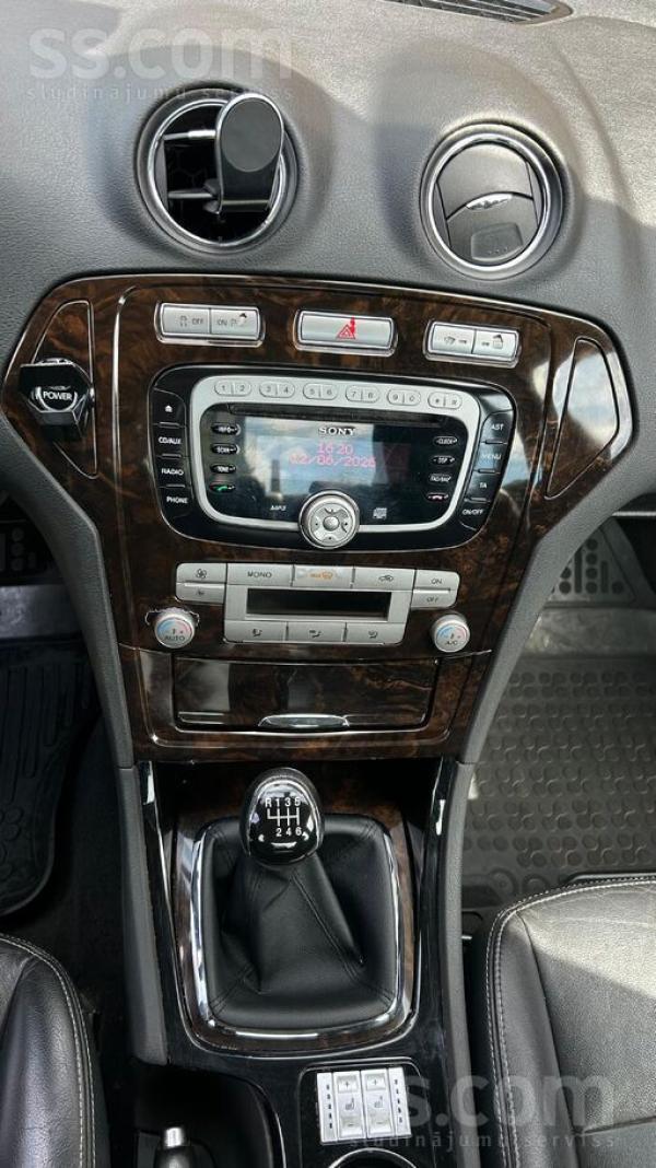 Grey Ford Mondeo 2008 in Liepaja, with an engine capacity of 1.80 L and mileage of 331 thousand km for 3250 €, photo 10 on AUTOMOTO.COM.LV
