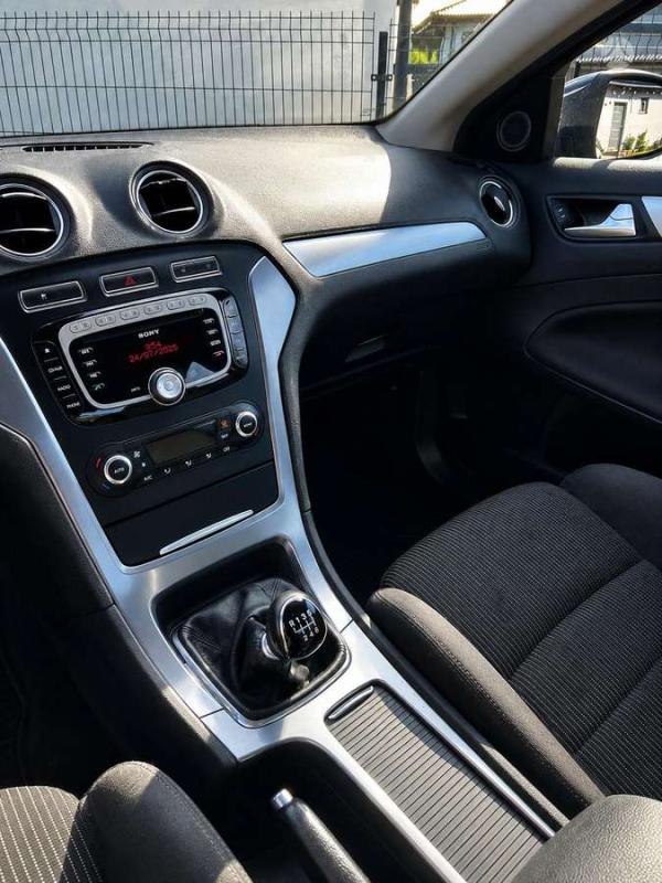 Grey Ford Mondeo 2011 in Klaipeda, with an engine capacity of 2.00 L and mileage of 327 thousand km for 3800 €, photo 8 on AUTOMOTO.COM.LV