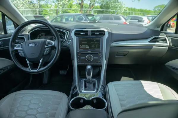 Grey Ford Mondeo 2016 in Liepaja, with an engine capacity of 2.00 L and mileage of 193 thousand km for 12450 €, photo 9 on AUTOMOTO.COM.LV