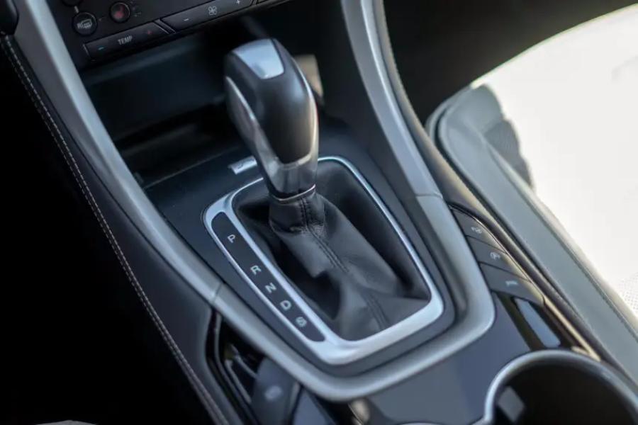 Pelēks Ford Mondeo 2016 Liepāja, ar dzinēja tilpumu 2.00 L un nobraukumu 193 tūkst. km par 12450 €, foto 19 vietnē AUTOMOTO.COM.LV