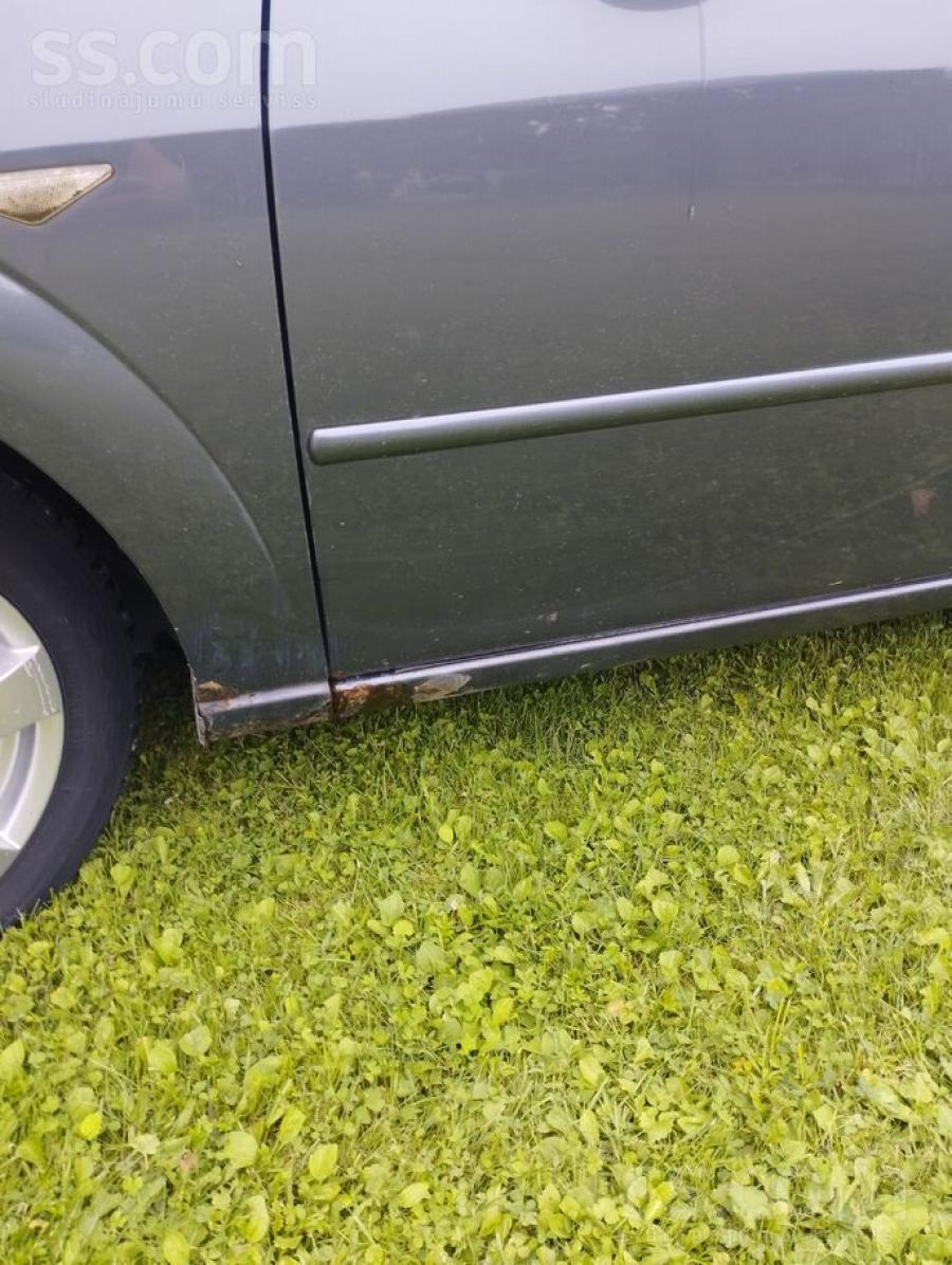 Grey Ford Mondeo 2005 in Ludza, with an engine capacity of 2.00 L and mileage of 334 thousand km for 350 €, photo 12 on AUTOMOTO.COM.LV