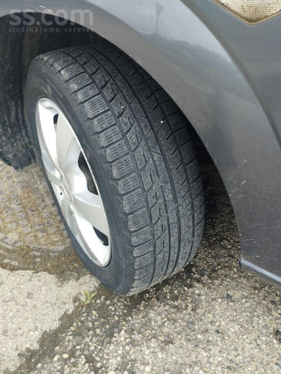 Grey Ford Mondeo 2005 in Ludza, with an engine capacity of 2.00 L and mileage of 345 thousand km for 1000 €, photo 10 on AUTOMOTO.COM.LV