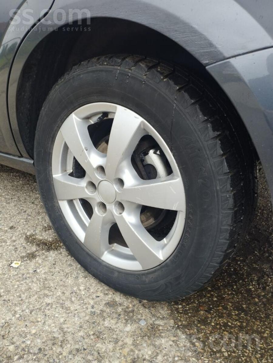 Grey Ford Mondeo 2005 in Ludza, with an engine capacity of 2.00 L and mileage of 345 thousand km for 1000 €, photo 11 on AUTOMOTO.COM.LV
