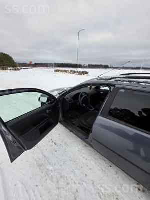 Pelēks Ford Mondeo 2005 Ventspils, ar dzinēja tilpumu 2.00 L un nobraukumu 241 tūkst. km par 1700 €, foto 5 vietnē AUTOMOTO.COM.LV