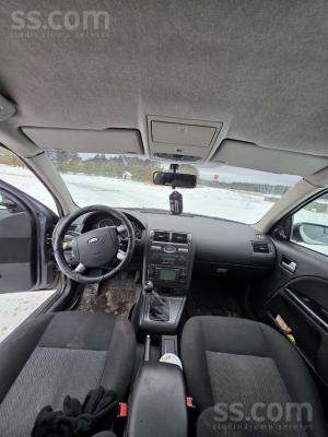 Pelēks Ford Mondeo 2005 Ventspils, ar dzinēja tilpumu 2.00 L un nobraukumu 241 tūkst. km par 1700 €, foto 9 vietnē AUTOMOTO.COM.LV