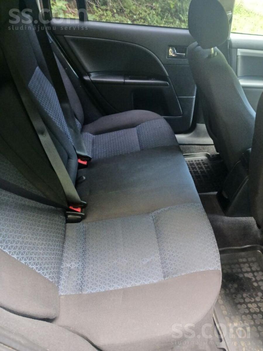 Pelēks Ford Mondeo 2006 Rīga, ar dzinēja tilpumu 2.00 L un nobraukumu 359 tūkst. km par 600 €, foto 6 vietnē AUTOMOTO.COM.LV