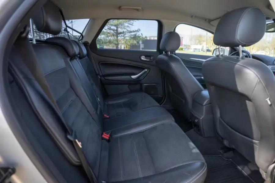Grey Ford Mondeo 2007 in Liepaja, with an engine capacity of 2.00 L and mileage of 347 thousand km for 3600 €, photo 12 on AUTOMOTO.COM.LV