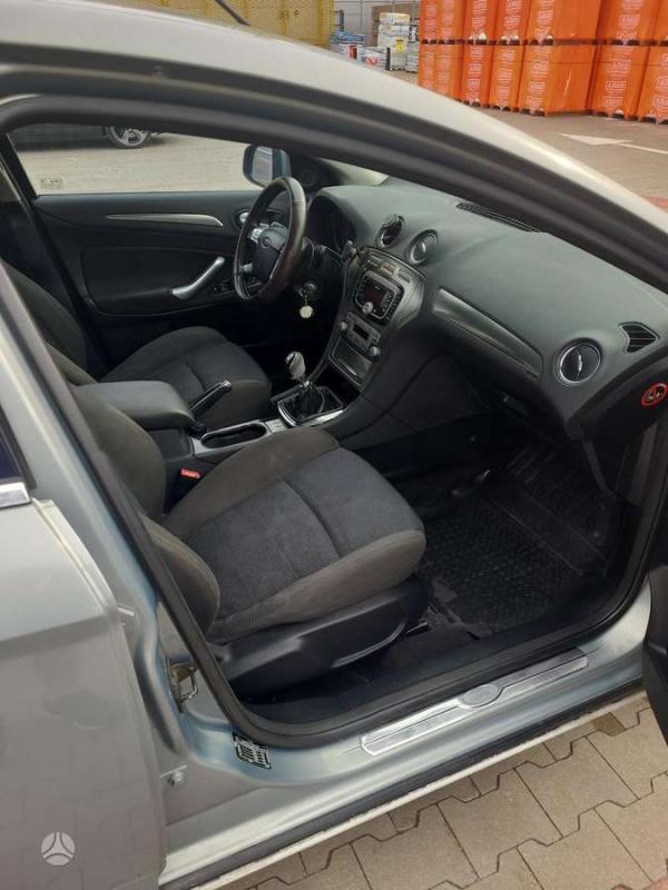 Grey Ford Mondeo 2007 in Vilnius, with an engine capacity of 2.00 L and mileage of 318 thousand km for 1200 €, photo 5 on AUTOMOTO.COM.LV