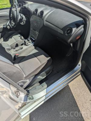 Grey Ford Mondeo 2007 in Riga, with an engine capacity of 1.80 L and mileage of 273 thousand km for 3000 €, photo 10 on AUTOMOTO.COM.LV
