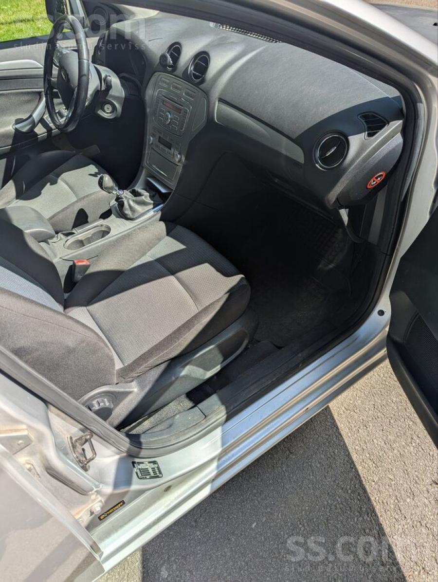 Grey Ford Mondeo 2007 in Riga, with an engine capacity of 1.80 L and mileage of 273 thousand km for 3000 €, photo 10 on AUTOMOTO.COM.LV