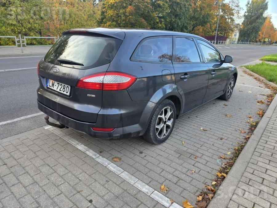 Pelēks Ford Mondeo 2007 Daugavpils, ar dzinēja tilpumu 1.80 L un nobraukumu 0 tūkst. km par 1250 €, foto 4 vietnē AUTOMOTO.COM.LV