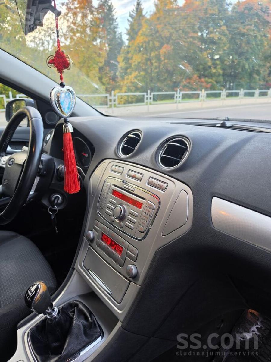 Pelēks Ford Mondeo 2007 Daugavpils, ar dzinēja tilpumu 1.80 L un nobraukumu 0 tūkst. km par 1250 €, foto 5 vietnē AUTOMOTO.COM.LV