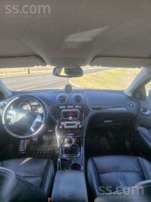Pelēks Ford Mondeo 2008 Liepāja, ar dzinēja tilpumu 1.80 L un nobraukumu 300 tūkst. km par 2500 €, foto 5 vietnē AUTOMOTO.COM.LV