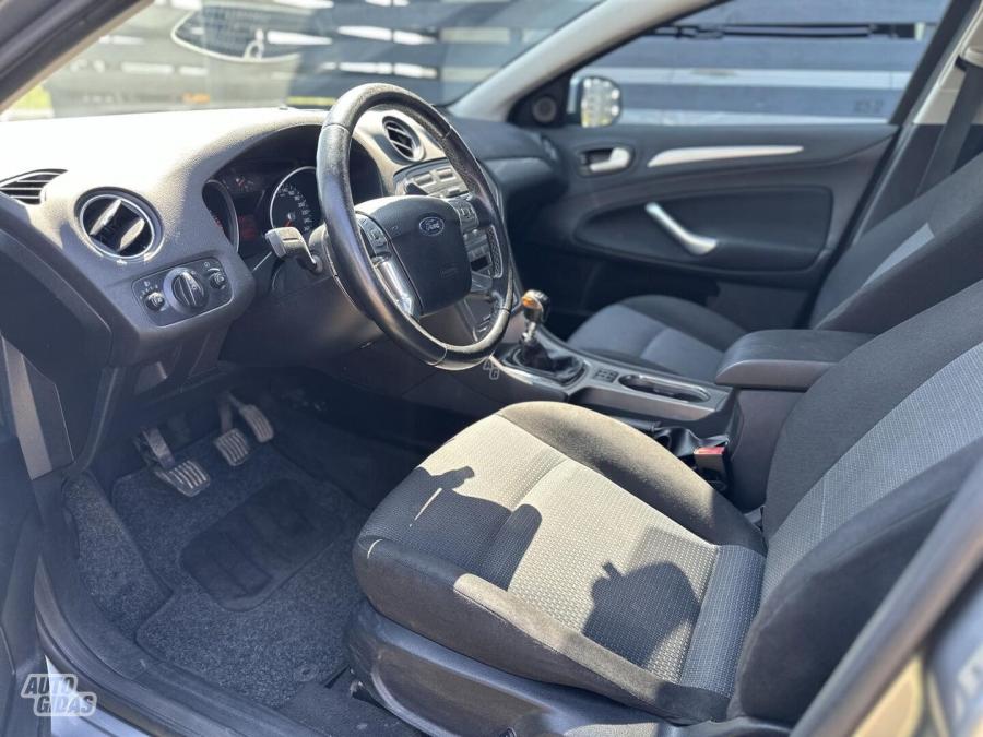 Grey Ford Mondeo 2008 in Kretinga, with an engine capacity of 2.00 L and mileage of 291 thousand km for 1500 €, photo 15 on AUTOMOTO.COM.LV