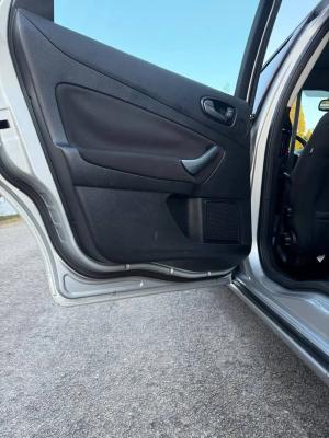 Pelēks Ford Mondeo 2008 Rīga, ar dzinēja tilpumu 2.00 L un nobraukumu 406 tūkst. km par 1750 €, foto 9 vietnē AUTOMOTO.COM.LV
