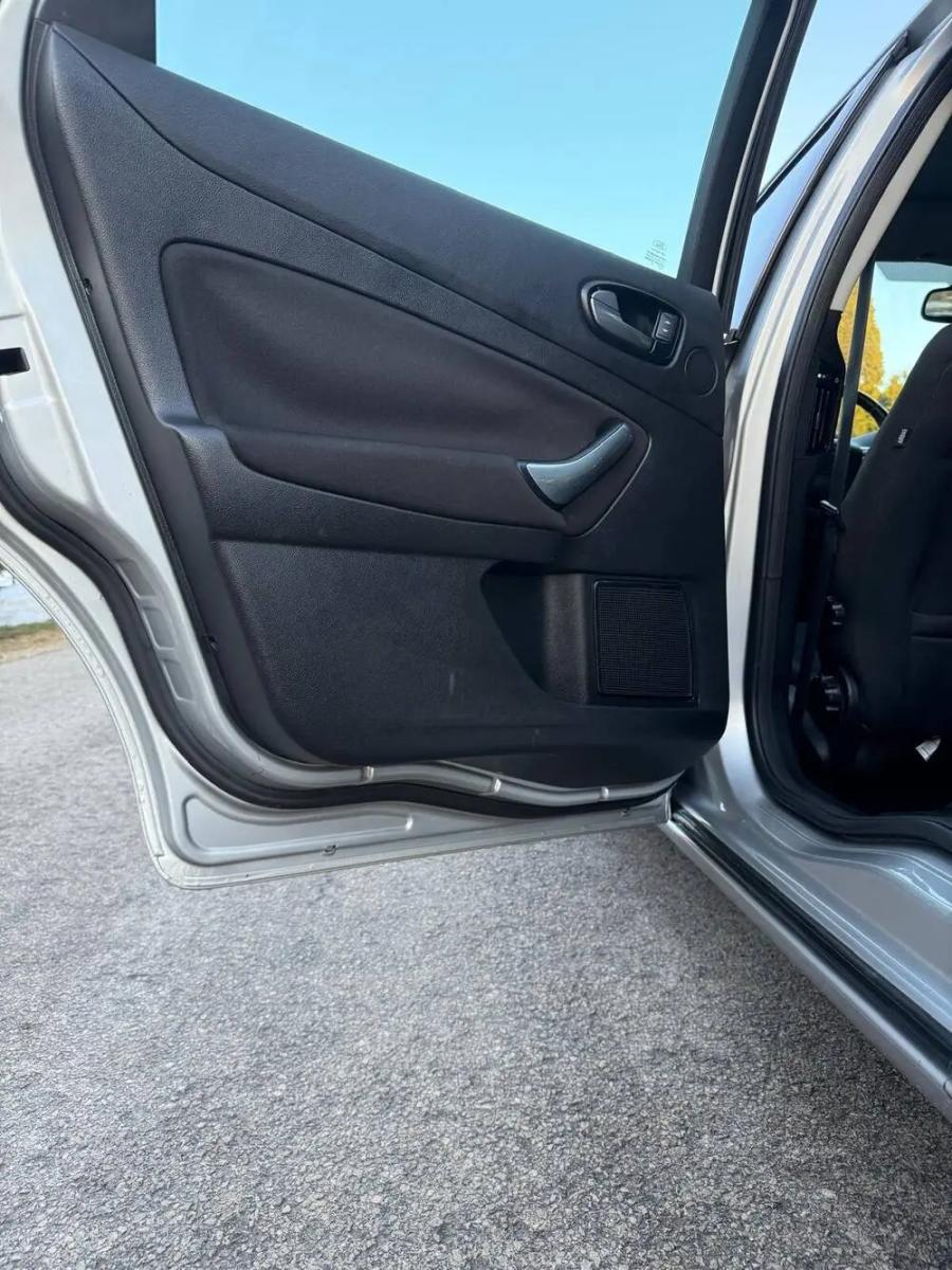 Pelēks Ford Mondeo 2008 Rīga, ar dzinēja tilpumu 2.00 L un nobraukumu 406 tūkst. km par 1750 €, foto 9 vietnē AUTOMOTO.COM.LV