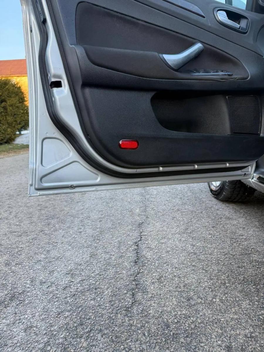 Pelēks Ford Mondeo 2008 Rīga, ar dzinēja tilpumu 2.00 L un nobraukumu 406 tūkst. km par 1750 €, foto 10 vietnē AUTOMOTO.COM.LV