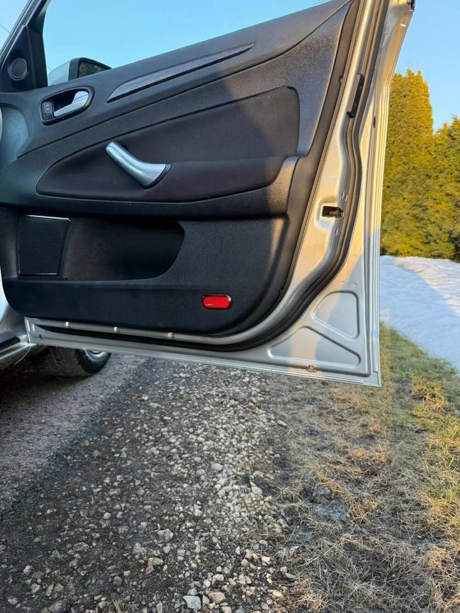 Pelēks Ford Mondeo 2008 Rīga, ar dzinēja tilpumu 2.00 L un nobraukumu 406 tūkst. km par 1750 €, foto 12 vietnē AUTOMOTO.COM.LV