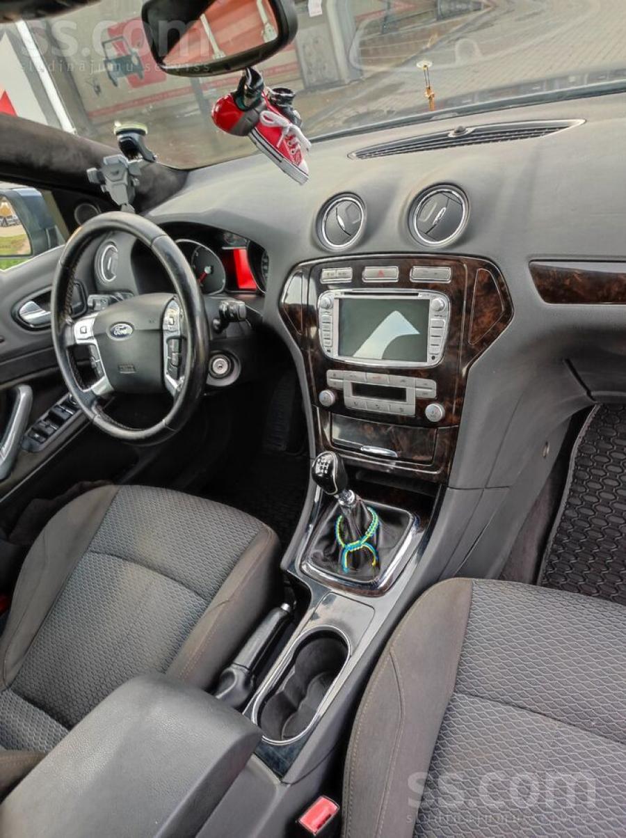 Grey Ford Mondeo 2008 in Riga, with an engine capacity of 1.80 L and mileage of 250 thousand km for 2300 €, photo 5 on AUTOMOTO.COM.LV