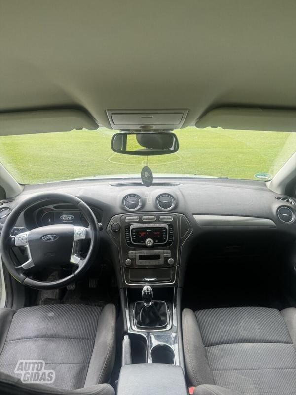 Pelēks Ford Mondeo 2009 Viļņa, ar dzinēja tilpumu 2.00 L un nobraukumu 328 tūkst. km par 2000 €, foto 4 vietnē AUTOMOTO.COM.LV