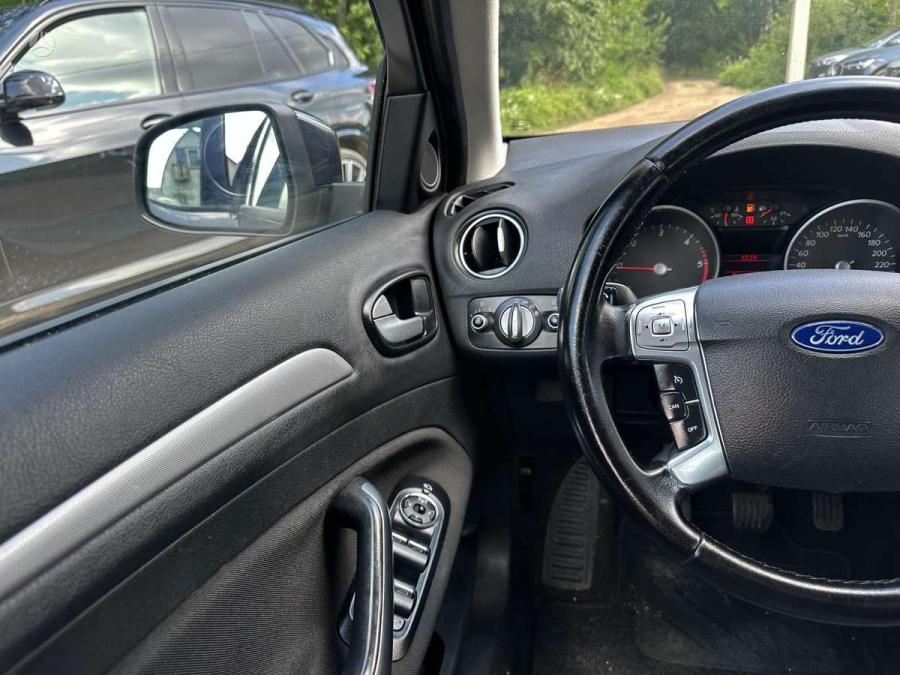 Grey Ford Mondeo 2010 in Kaunas, with an engine capacity of 1.80 L and mileage of 273 thousand km for 3250 €, photo 15 on AUTOMOTO.COM.LV