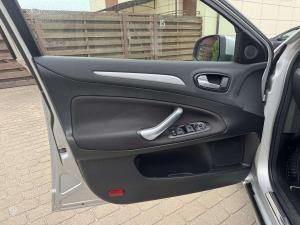 Grey Ford Mondeo 2010 in Kretinga, with an engine capacity of 2.00 L and mileage of 308 thousand km for 3495 €, photo 15 on AUTOMOTO.COM.LV