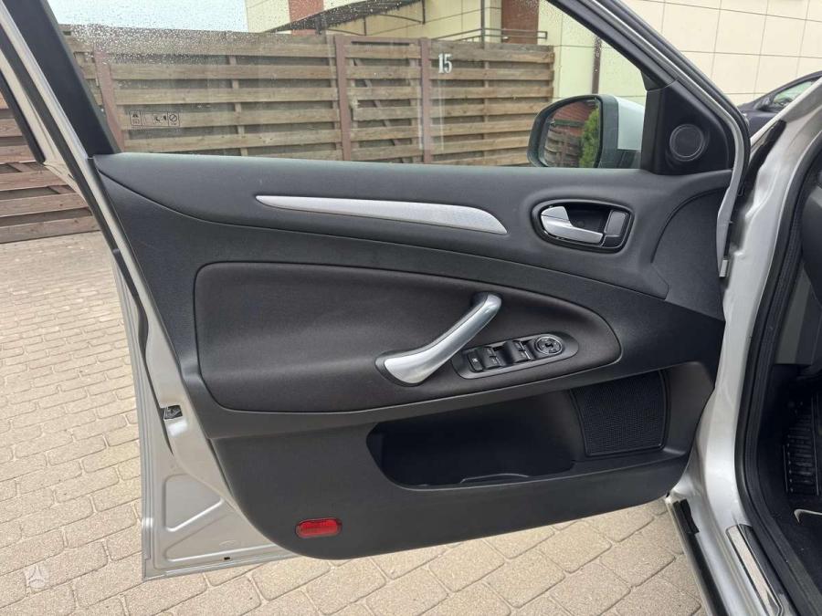 Grey Ford Mondeo 2010 in Kretinga, with an engine capacity of 2.00 L and mileage of 308 thousand km for 3495 €, photo 15 on AUTOMOTO.COM.LV