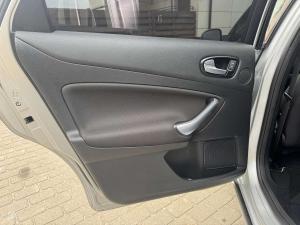 Grey Ford Mondeo 2010 in Kretinga, with an engine capacity of 2.00 L and mileage of 308 thousand km for 3495 €, photo 26 on AUTOMOTO.COM.LV