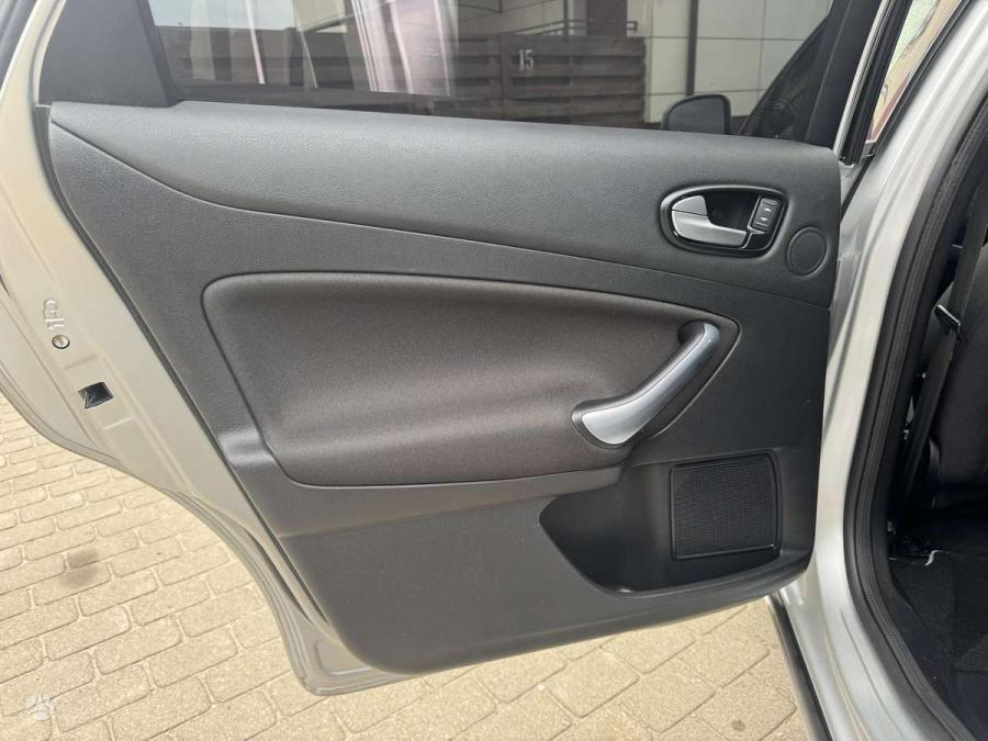 Grey Ford Mondeo 2010 in Kretinga, with an engine capacity of 2.00 L and mileage of 308 thousand km for 3495 €, photo 26 on AUTOMOTO.COM.LV