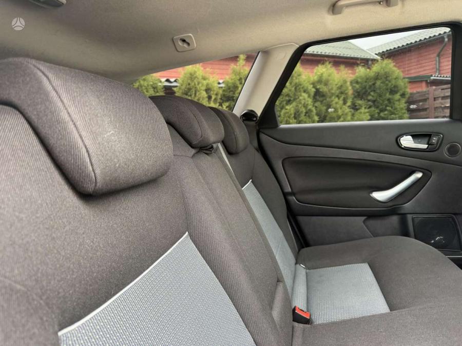Grey Ford Mondeo 2010 in Kretinga, with an engine capacity of 2.00 L and mileage of 308 thousand km for 3495 €, photo 31 on AUTOMOTO.COM.LV