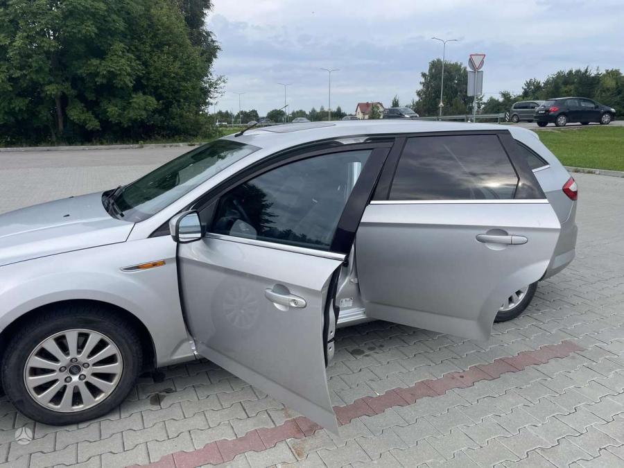 Grey Ford Mondeo 2010 in Gargzdai, with an engine capacity of 2.00 L and mileage of 297 thousand km for 1700 €, photo 5 on AUTOMOTO.COM.LV