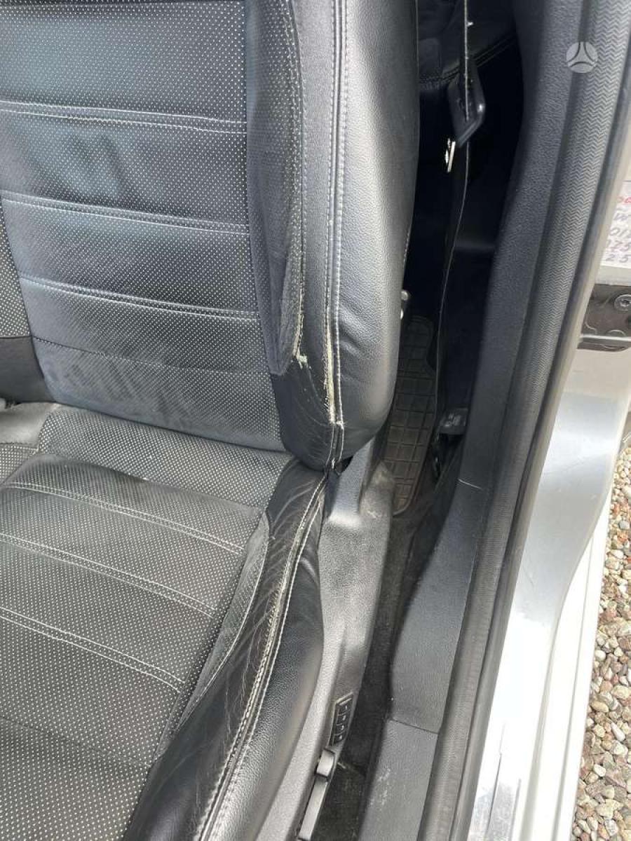 Grey Ford Mondeo 2010 in Gargzdai, with an engine capacity of 2.00 L and mileage of 297 thousand km for 1700 €, photo 12 on AUTOMOTO.COM.LV