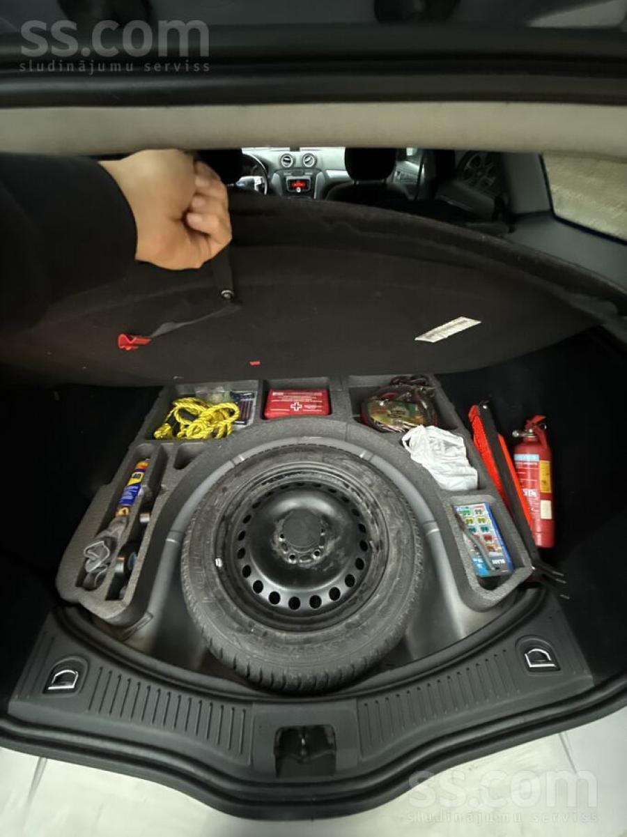 Pelēks Ford Mondeo 2011 Rīga, ar dzinēja tilpumu 1.60 L un nobraukumu 260 tūkst. km par 1400 €, foto 7 vietnē AUTOMOTO.COM.LV
