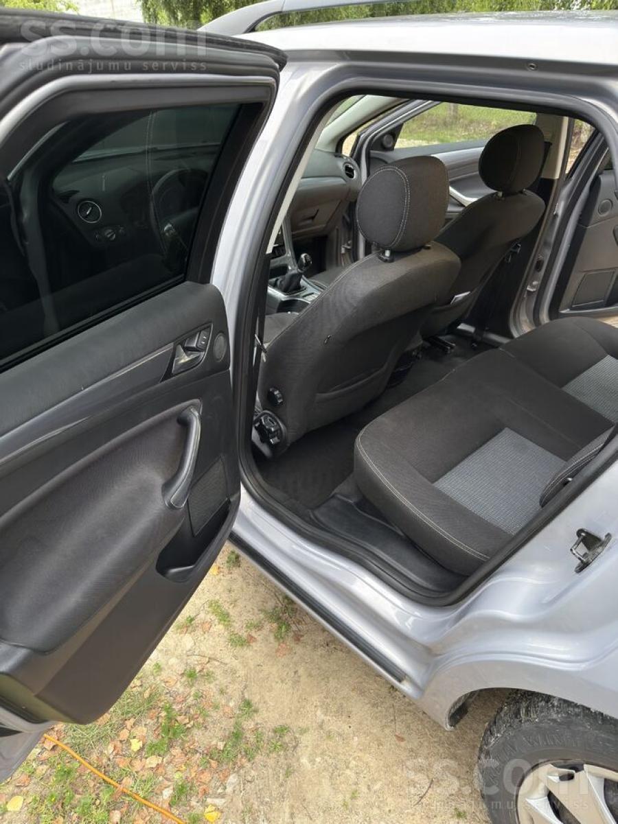 Grey Ford Mondeo 2011 in Riga, with an engine capacity of 1.60 L and mileage of 259 thousand km for 1150 €, photo 8 on AUTOMOTO.COM.LV