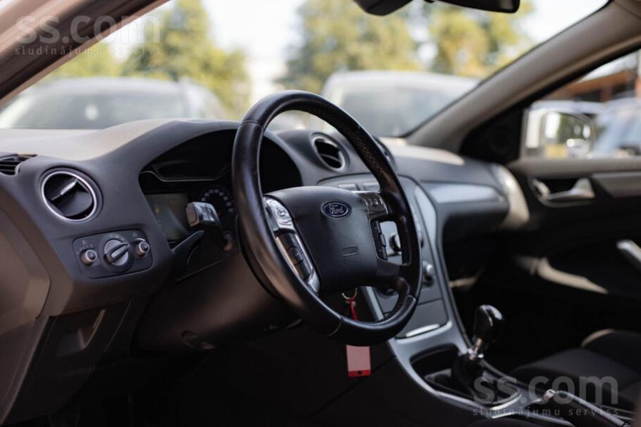 Pelēks Ford Mondeo 2011 Rīga, ar dzinēja tilpumu 2.20 L un nobraukumu 403 tūkst. km par 2990 €, foto 15 vietnē AUTOMOTO.COM.LV