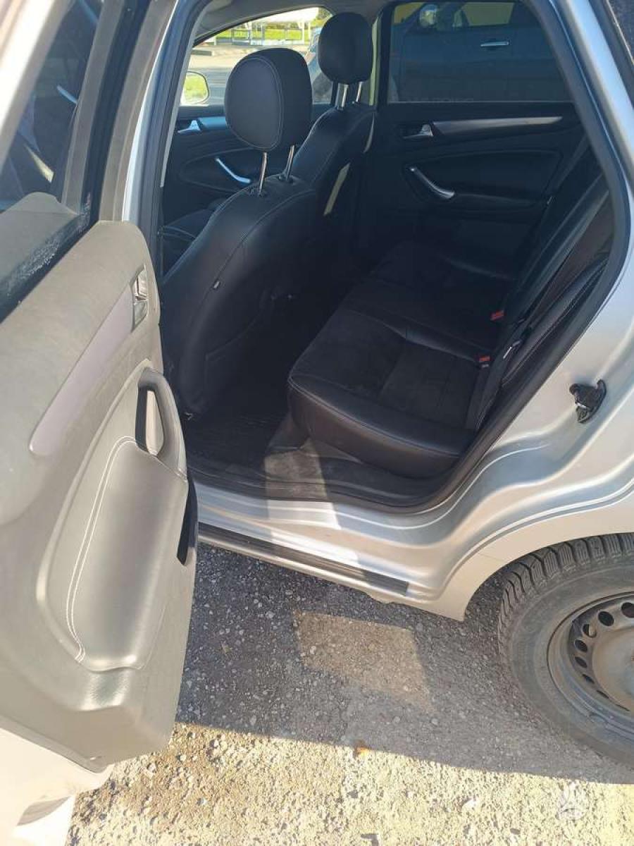 Grey Ford Mondeo 2011 in Siauliai, with an engine capacity of 2.00 L and mileage of 263 thousand km for 2850 €, photo 6 on AUTOMOTO.COM.LV