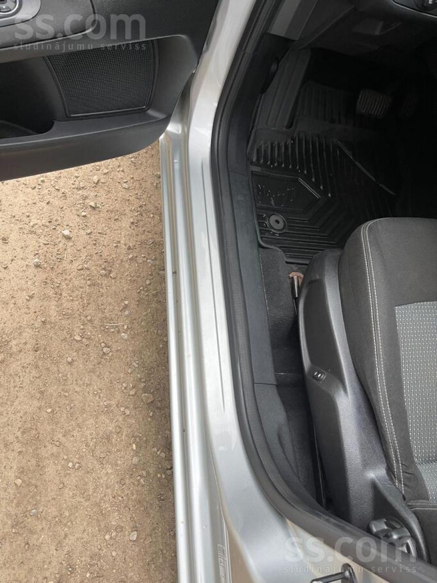 Grey Ford Mondeo 2011 in Riga, with an engine capacity of 2.00 L and mileage of 311 thousand km for 3100 €, photo 17 on AUTOMOTO.COM.LV