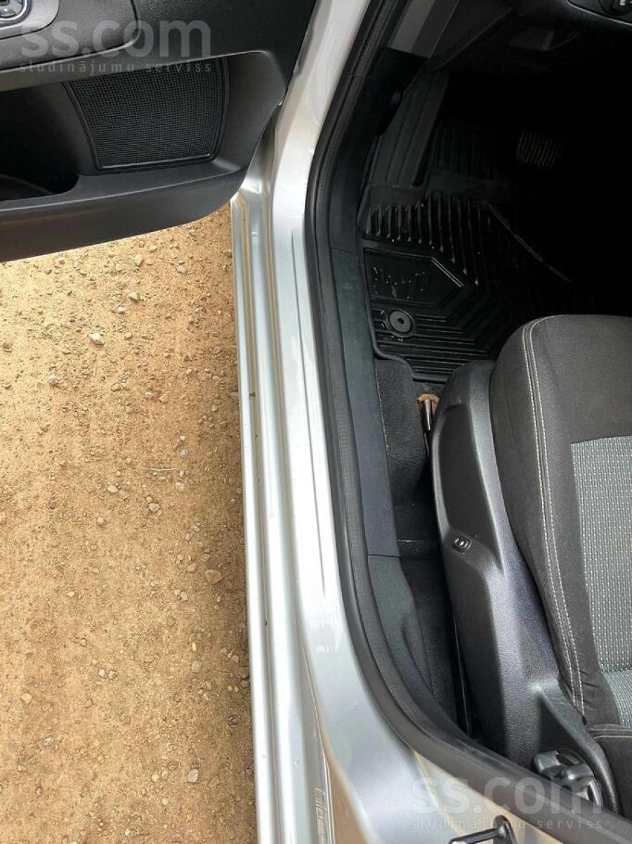 Grey Ford Mondeo 2011 in Riga, with an engine capacity of 2.00 L and mileage of 311 thousand km for 2750 €, photo 26 on AUTOMOTO.COM.LV