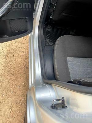 Grey Ford Mondeo 2011 in Riga, with an engine capacity of 2.00 L and mileage of 311 thousand km for 2750 €, photo 28 on AUTOMOTO.COM.LV