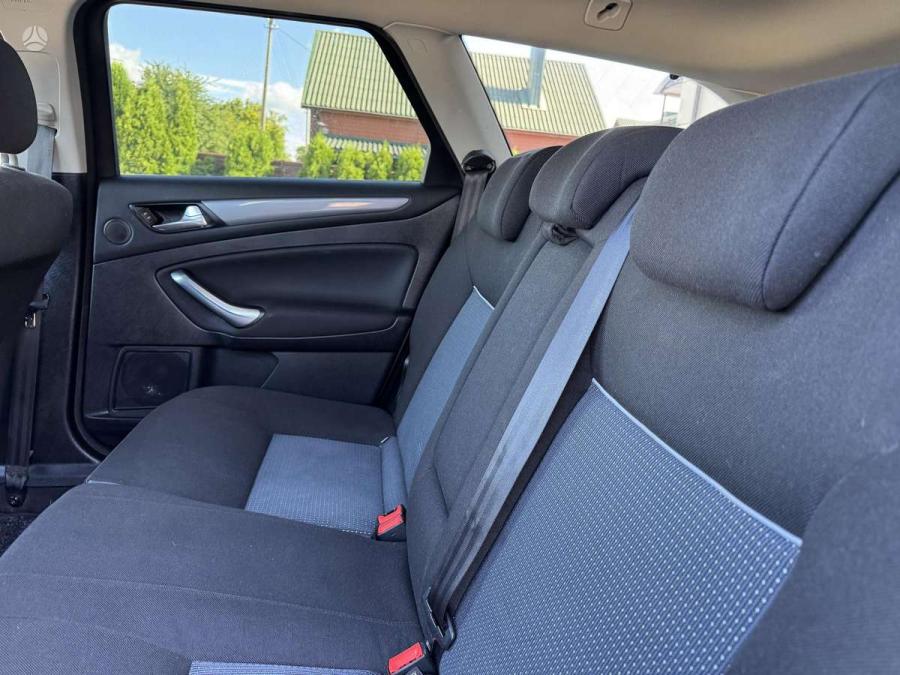 Pelēks Ford Mondeo 2012 Kretinga, ar dzinēja tilpumu 1.56 L un nobraukumu 227 tūkst. km par 3495 €, foto 29 vietnē AUTOMOTO.COM.LV