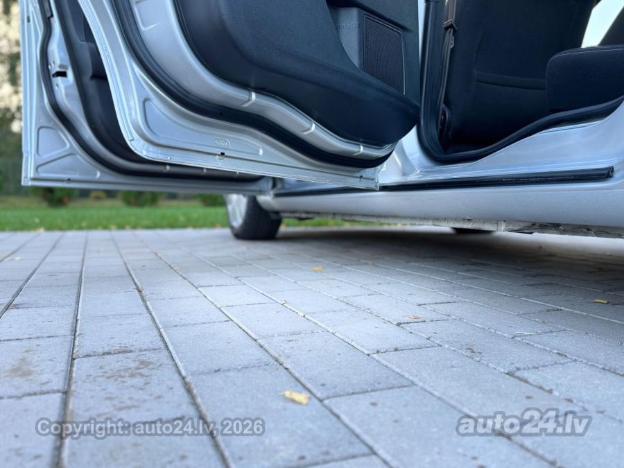 Pelēks Ford Mondeo 2012 Tartu, ar dzinēja tilpumu 1.60 L un nobraukumu 231 tūkst. km par 4990 €, foto 24 vietnē AUTOMOTO.COM.LV