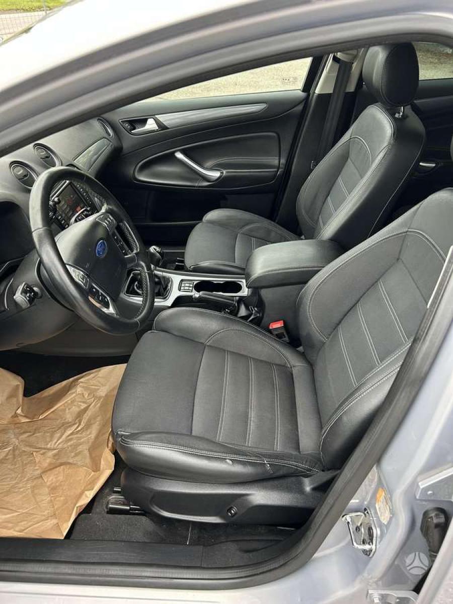 Pelēks Ford Mondeo 2014 Marijampole, ar dzinēja tilpumu 1.56 L un nobraukumu 263 tūkst. km par 3450 €, foto 12 vietnē AUTOMOTO.COM.LV